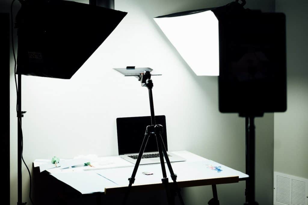 Affordable Lighting for YouTube Videos: The Ultimate Guide | ibcData ...